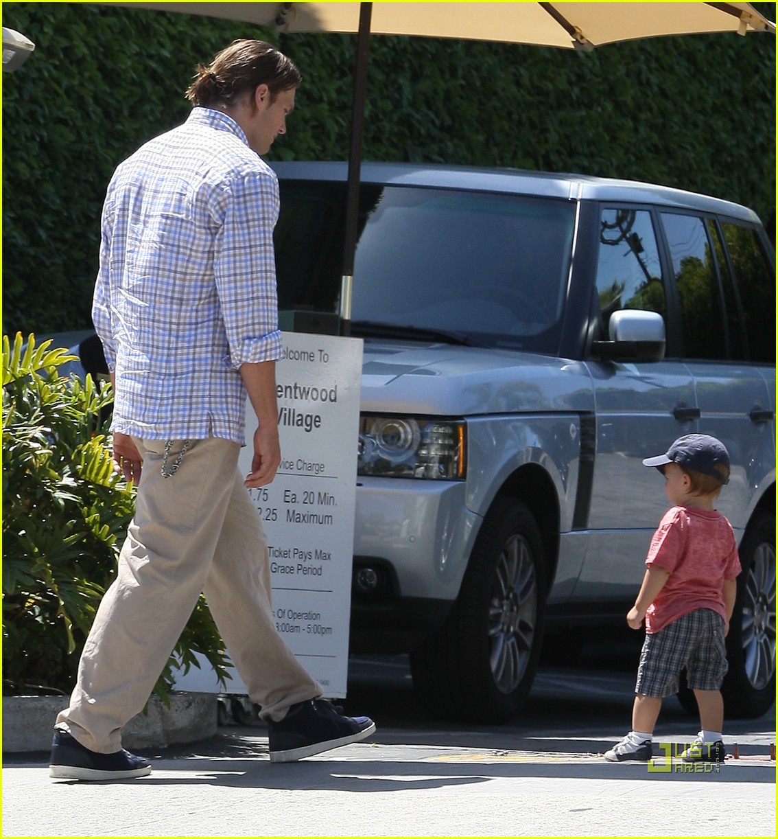 Tom Brady & Benjamin Pick Up Pizza: Photo 2536317 | Benjamin Brady ...