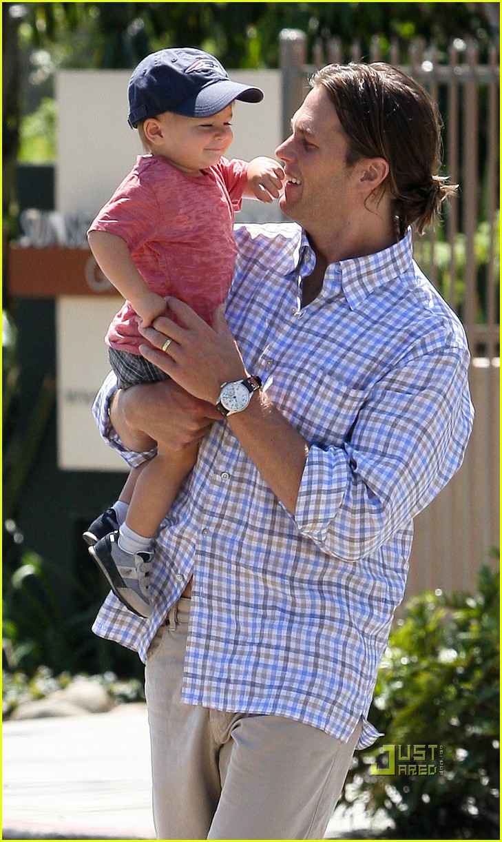 Tom Brady & Benjamin Pick Up Pizza: Photo 2536318 | Benjamin Brady ...