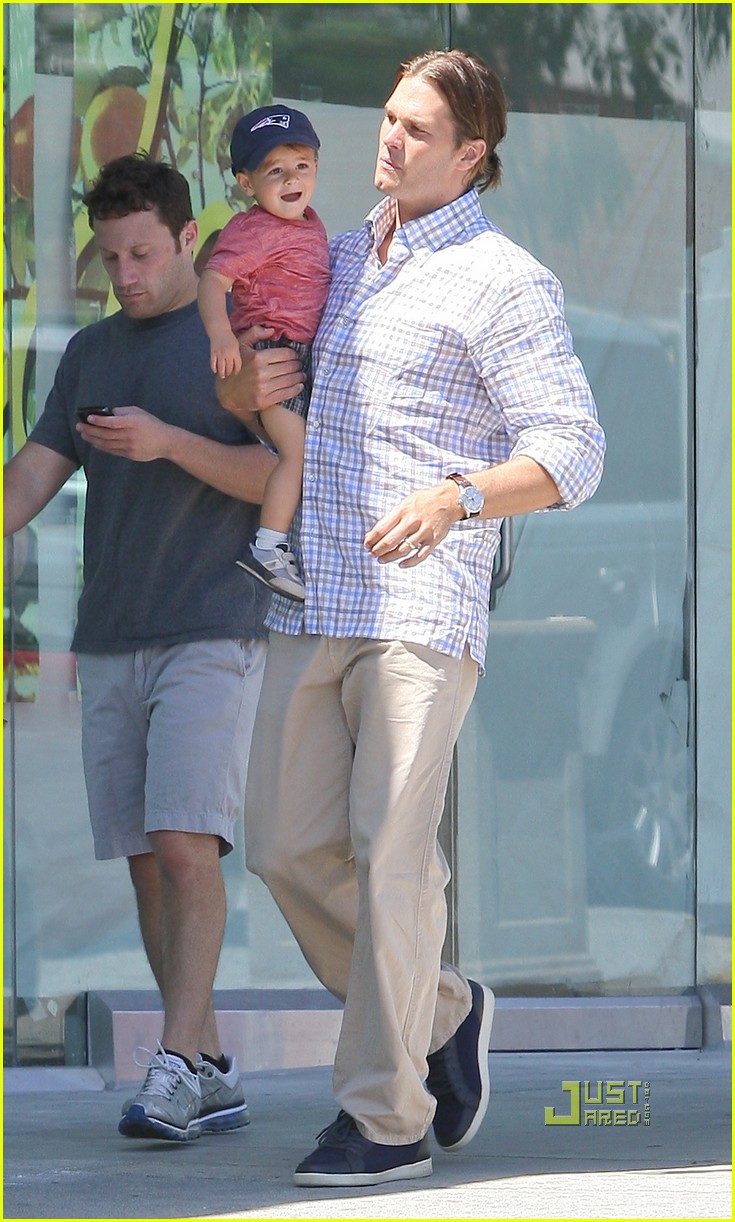 Tom Brady & Benjamin Pick Up Pizza: Photo 2536323 | Benjamin Brady ...
