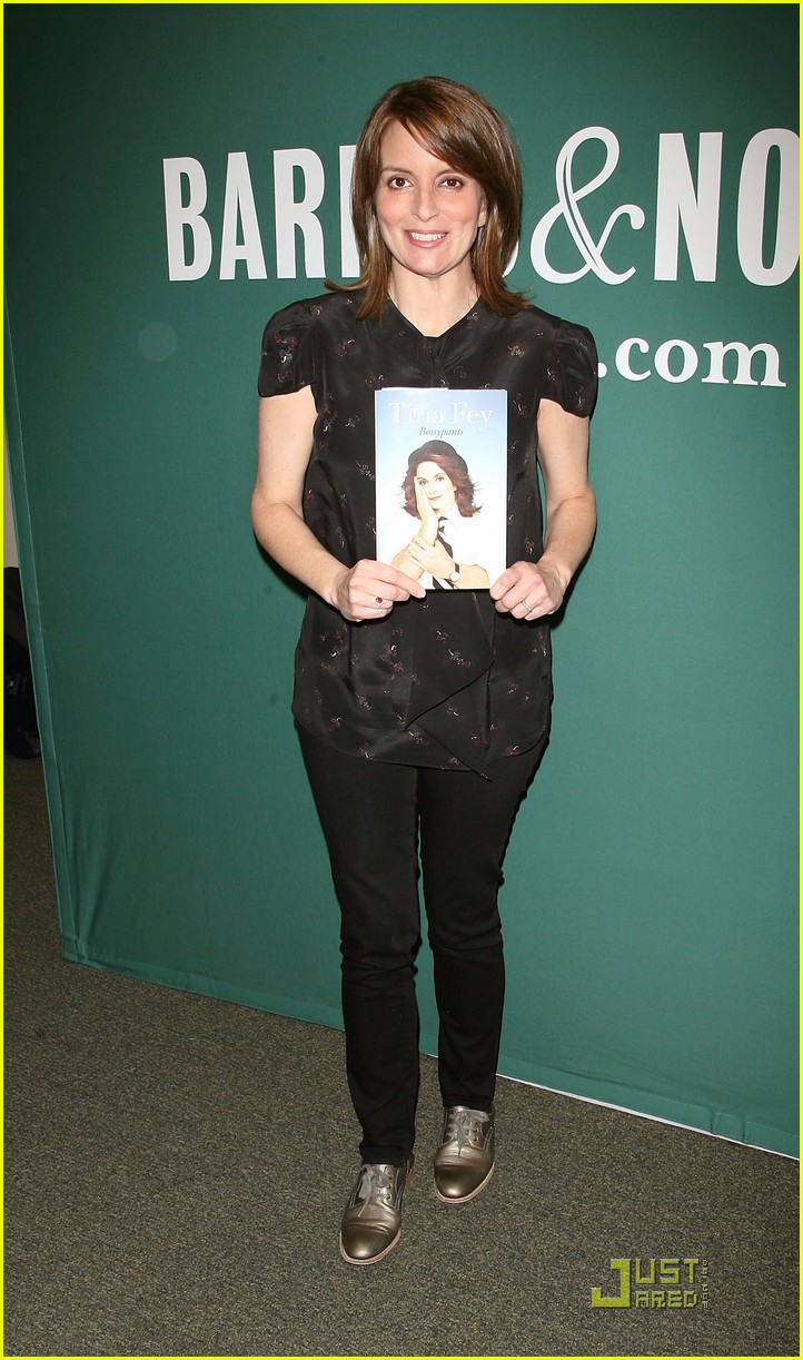 Tina Fey: 'Bossypants' Book Signing!: Photo 2534097 | Pregnant ...