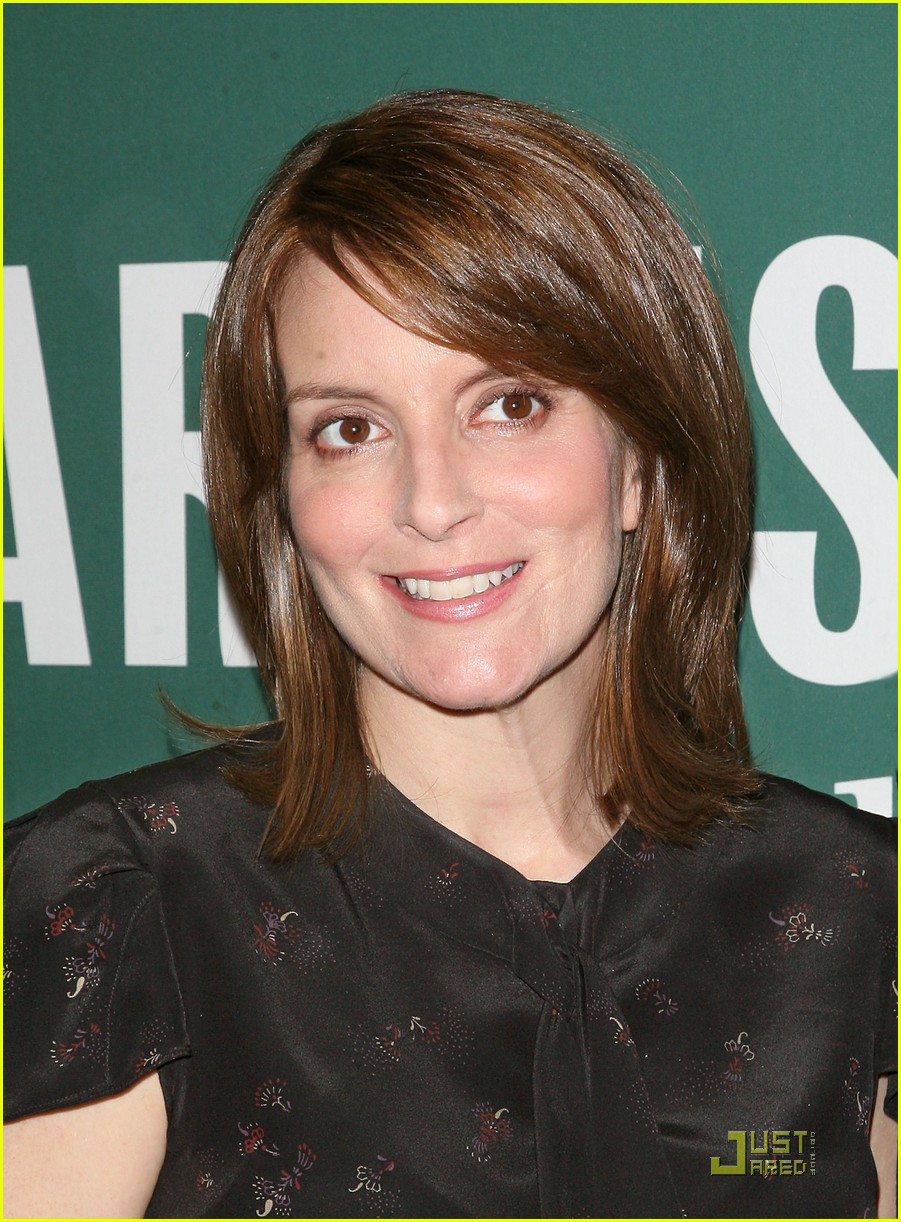 Tina Fey: 'Bossypants' Book Signing!: Photo 2534104 | Pregnant ...
