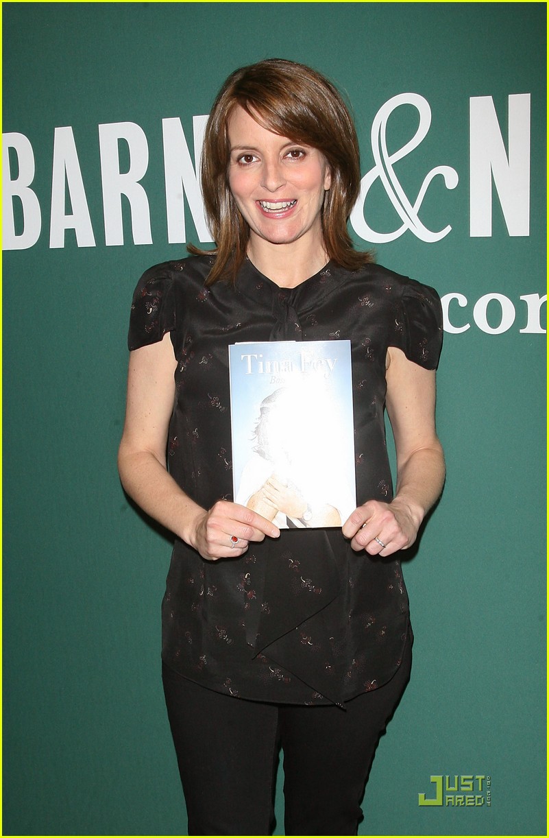 Tina Fey: 'Bossypants' Book Signing!: Photo 2534105 | Pregnant ...