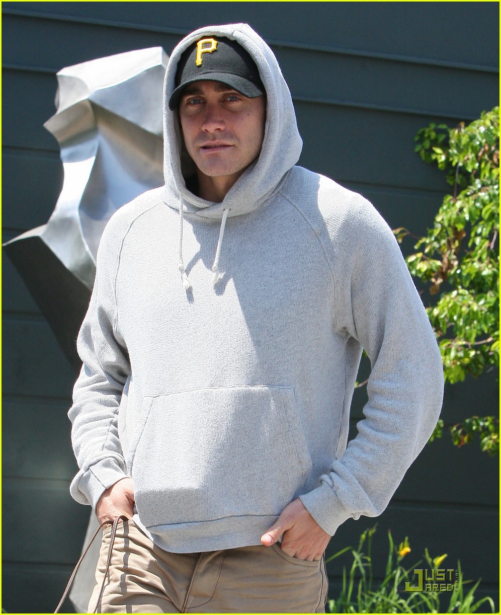 Jake Gyllenhaal Gets a Taste of Tavern: Photo 2537442 | Jake Gyllenhaal ...