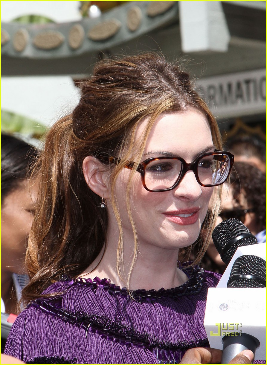Anne Hathaway: 'Rio' Premiere in Los Angeles!: Photo 2534474 | Anne ...
