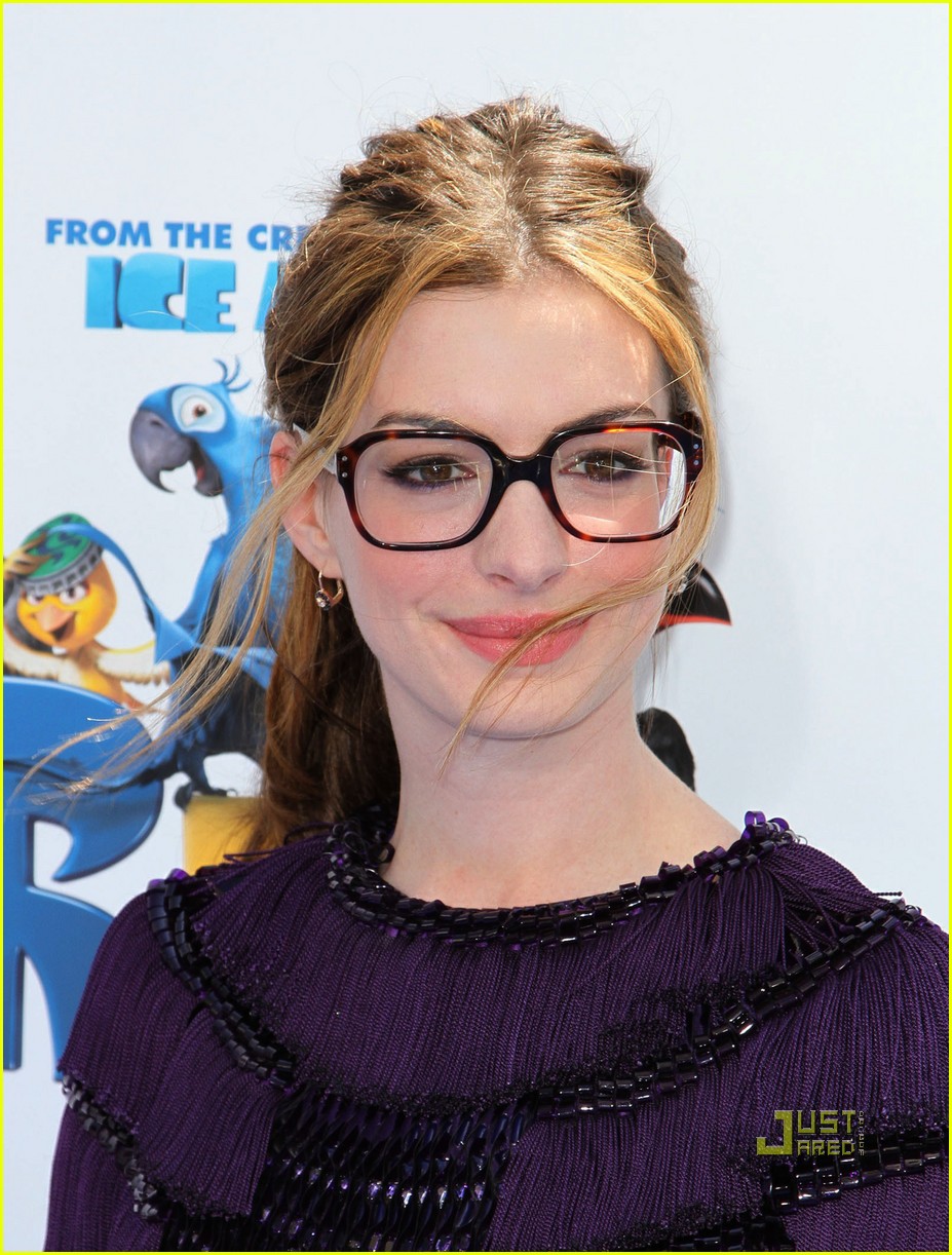 Anne Hathaway: 'Rio' Premiere in Los Angeles!: Photo 2534476 | Anne ...