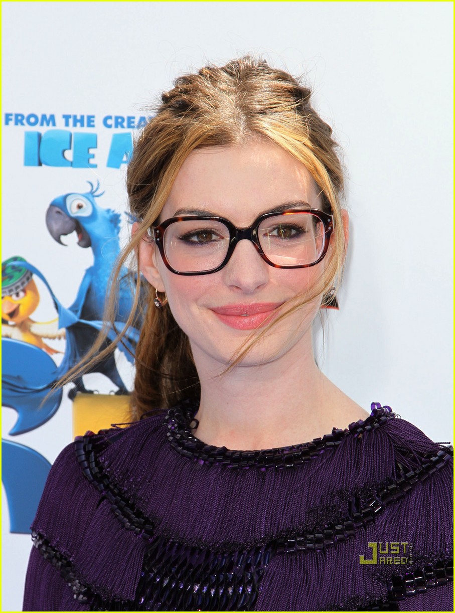 Anne Hathaway: 'Rio' Premiere in Los Angeles!: Photo 2534480 | Anne ...