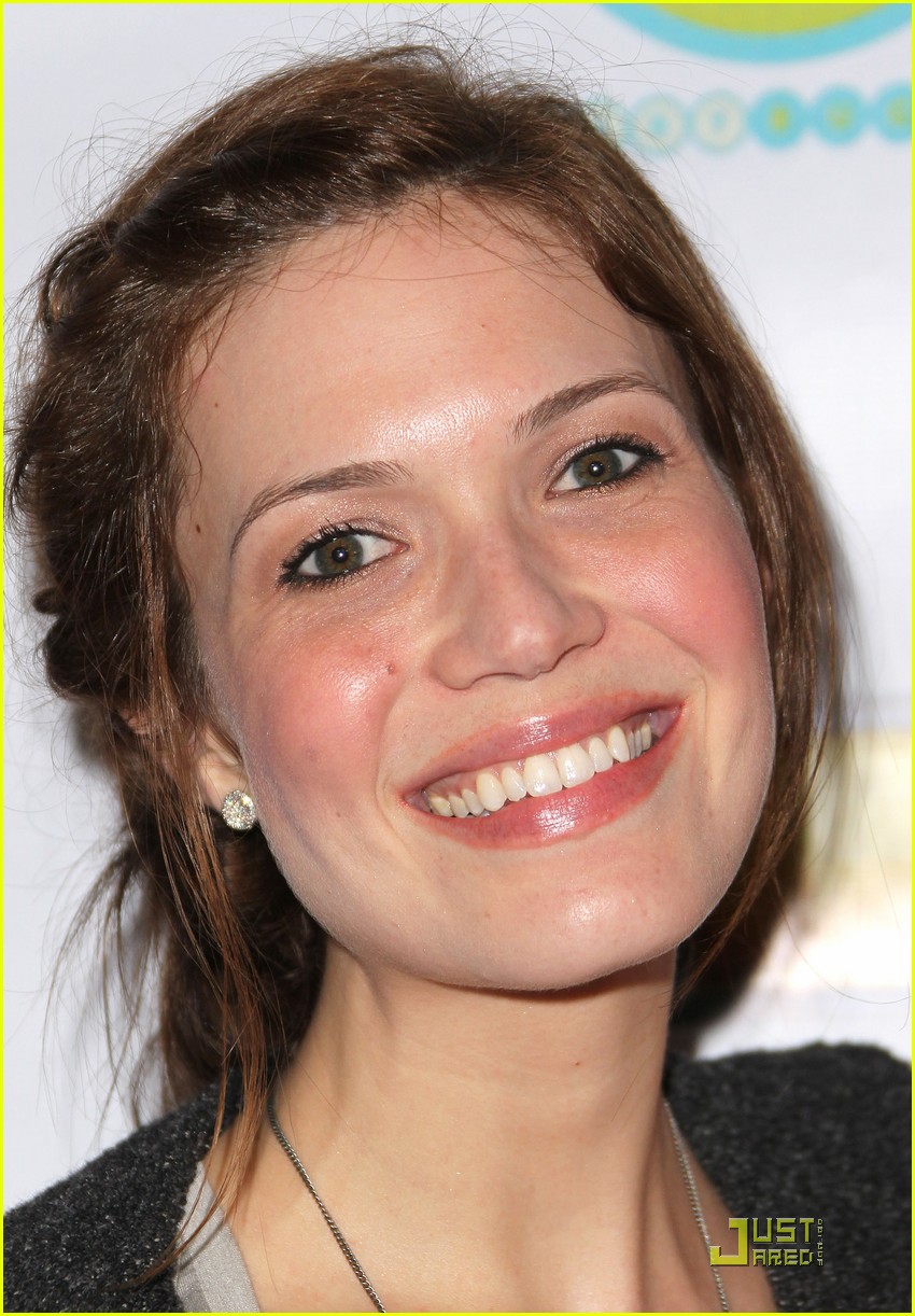 Rashida Jones & Mandy Moore: Lucky Shops LA: Photo 2533818 | Mandy ...