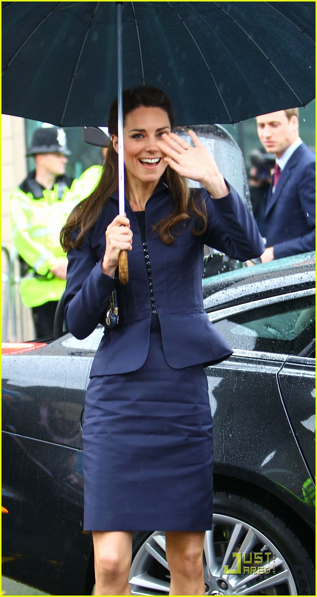 Prince William & Kate Middleton Open Community Academy: Photo 2534624 ...