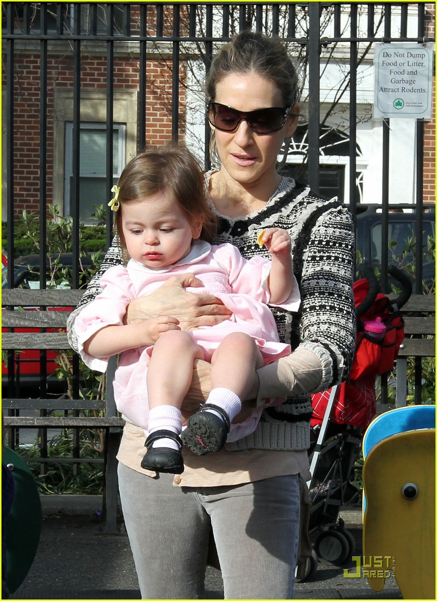 Photo: sarah jessica parker playground with marion and tabitha 05 ...