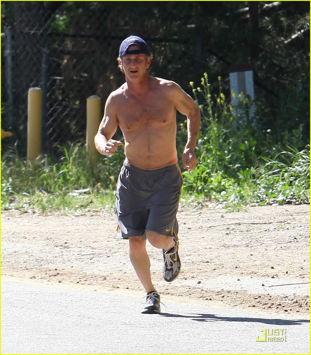 Sean Penn: Shirtless Jogging In Malibu: Photo 2532790 | Sean Penn ...