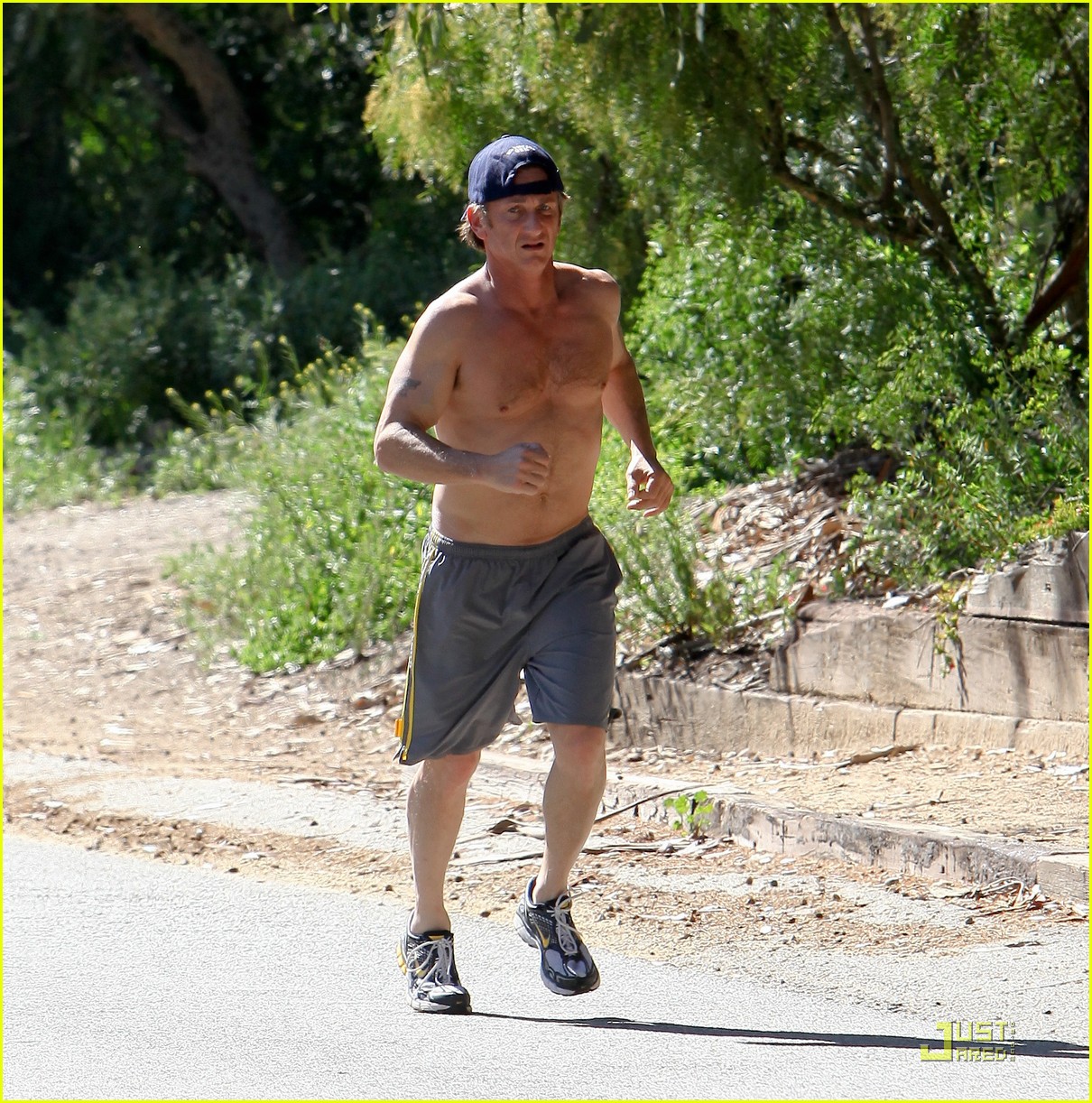 Sean Penn: Shirtless Jogging In Malibu: Photo 2532796 | Sean Penn ...