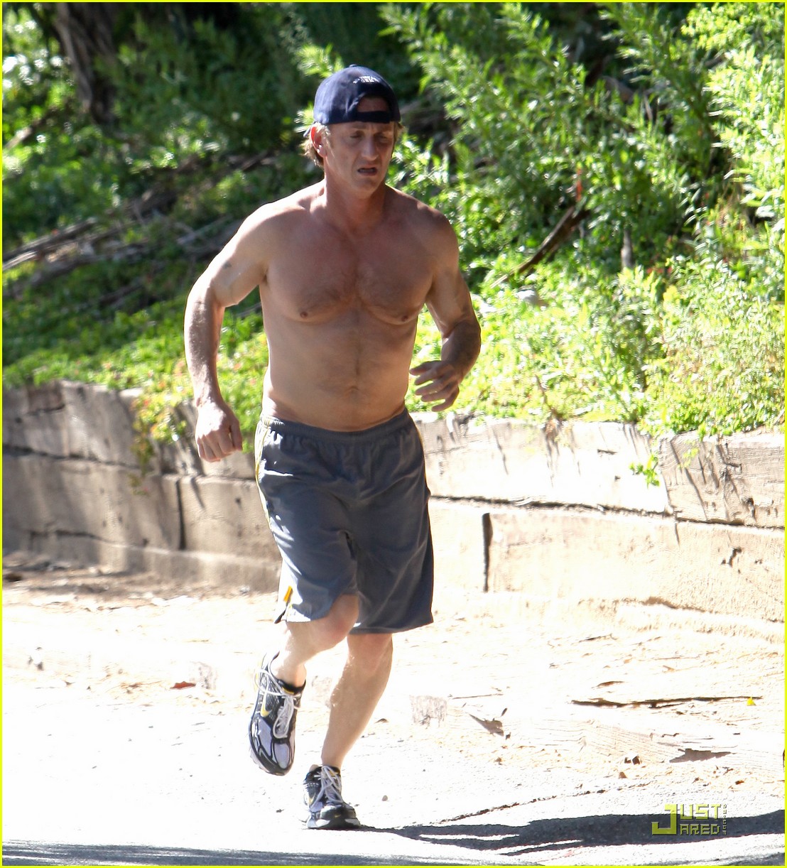 Sean Penn: Shirtless Jogging In Malibu: Photo 2532802 | Sean Penn ...