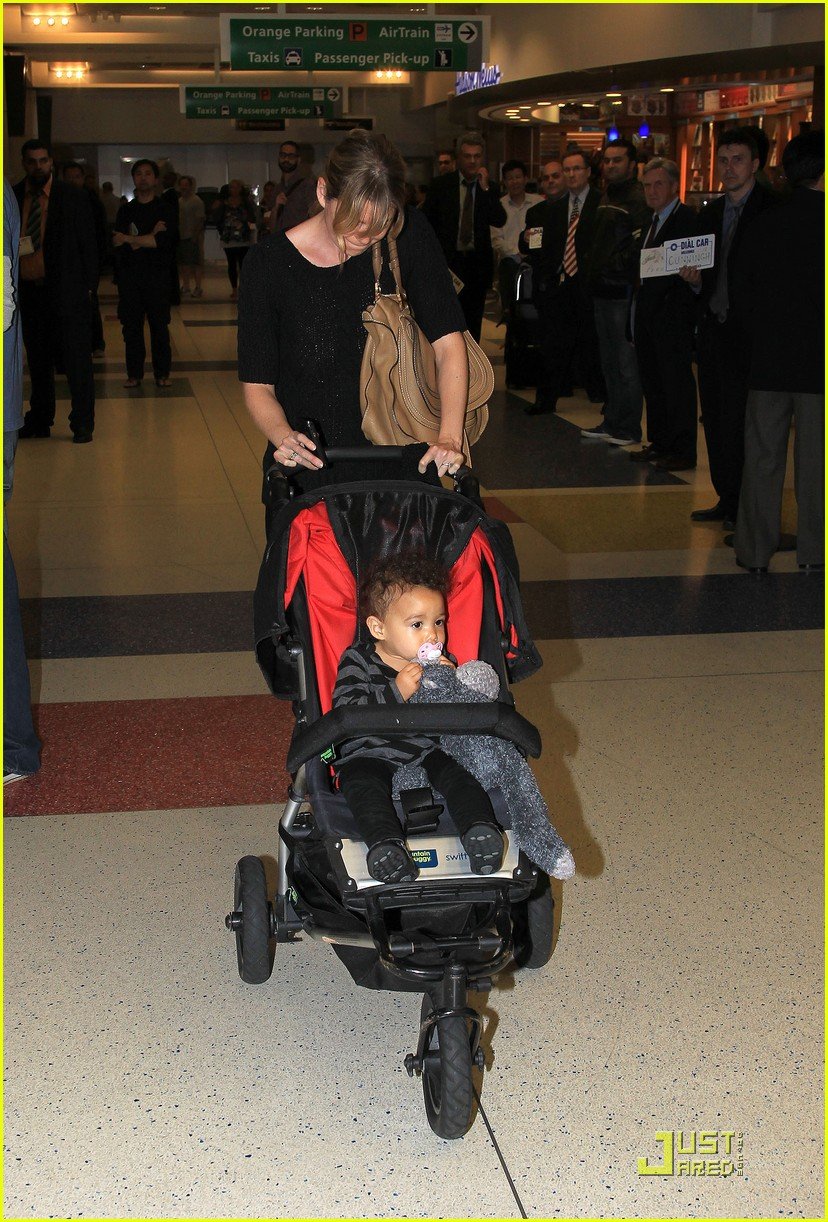Ellen Pompeo & Chris Ivery Fly With Stella: Photo 2538625 | Celebrity ...