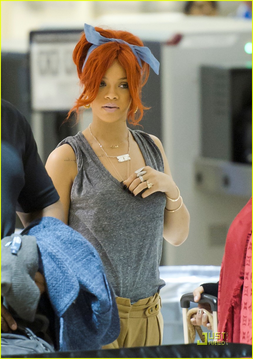 Rihanna: Full Body Scan: Photo 2538868 | Rihanna Photos | Just Jared ...