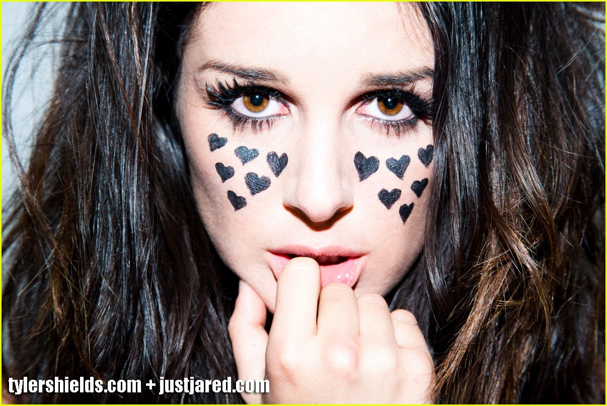 Shenae Grimes: Spread The Heart!: Photo 2537172 | Shenae Grimes, Tyler ...