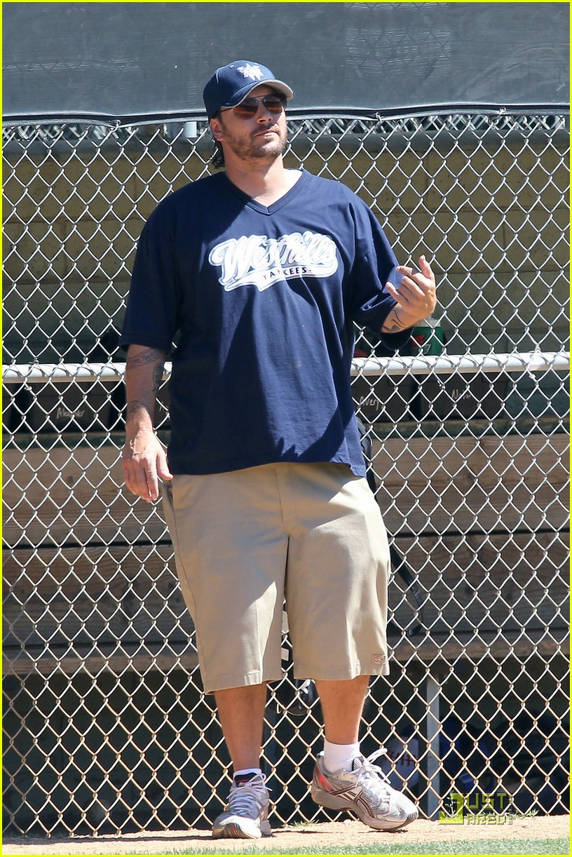 Britney Spears: Baseball Game with Jason Trawick!: Photo 2536178 ...