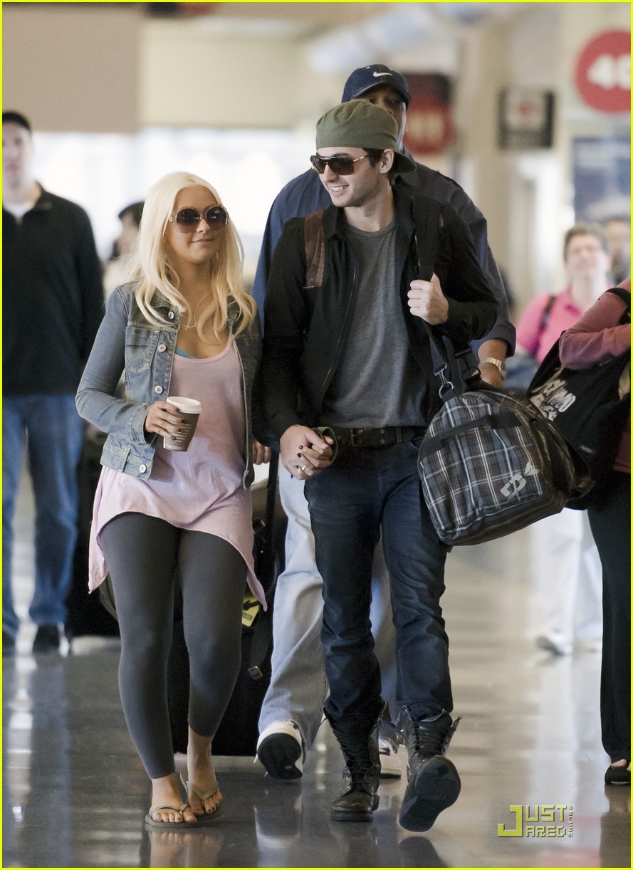 Christina Aguilera & Matt Rutler: Joyful LAX Departure!: Photo 2539602 ...