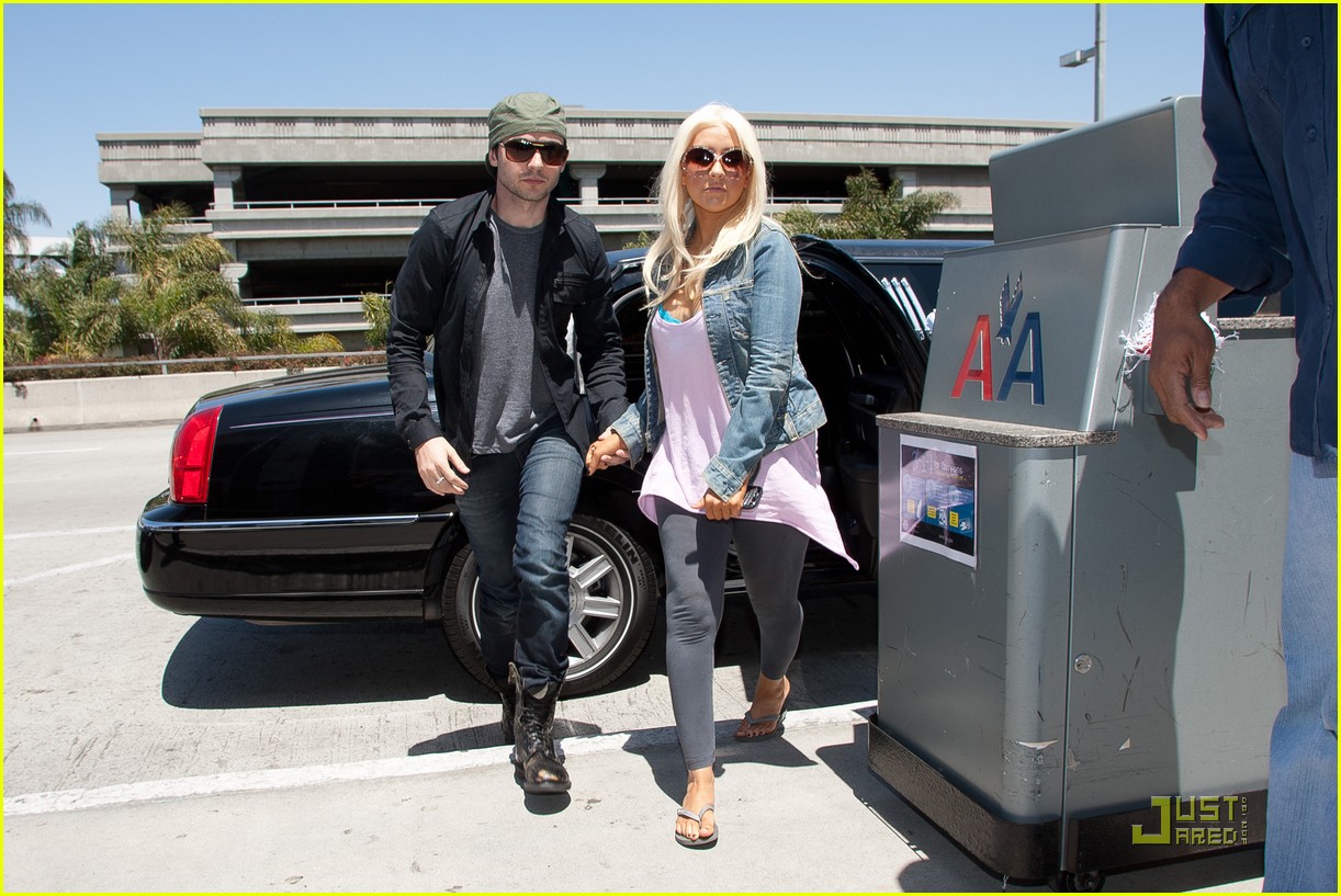 Christina Aguilera & Matt Rutler: Joyful LAX Departure!: Photo 2539603 ...