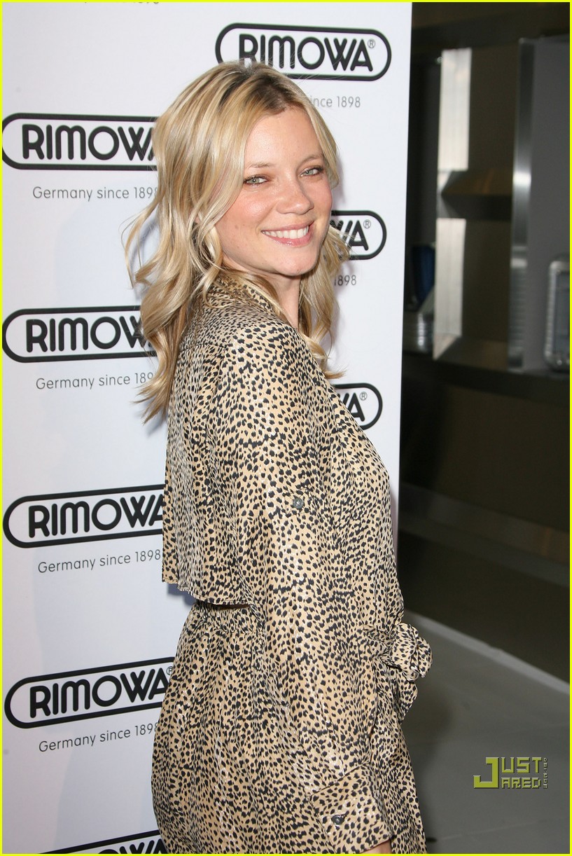 Jessica Alba: Rimowa Rocks!: Photo 2544800 | Amy Smart, Jessica Alba ...