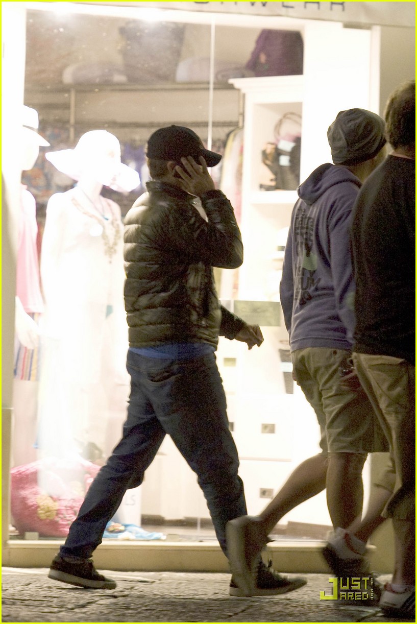 Leonardo DiCaprio Explores Italy: Photo 2546861 | Leonardo DiCaprio ...