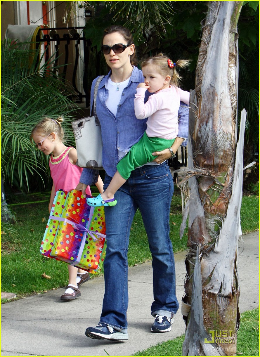 Photo: jennifer garner birthday bash 10 | Photo 2541988 | Just Jared
