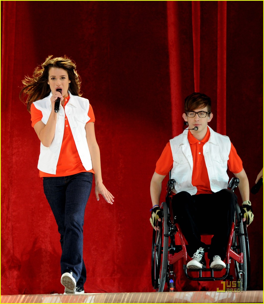 Lea Michele: Glee Tour Hits Los Angeles!: Photo 2548104 | Glee, Lea ...