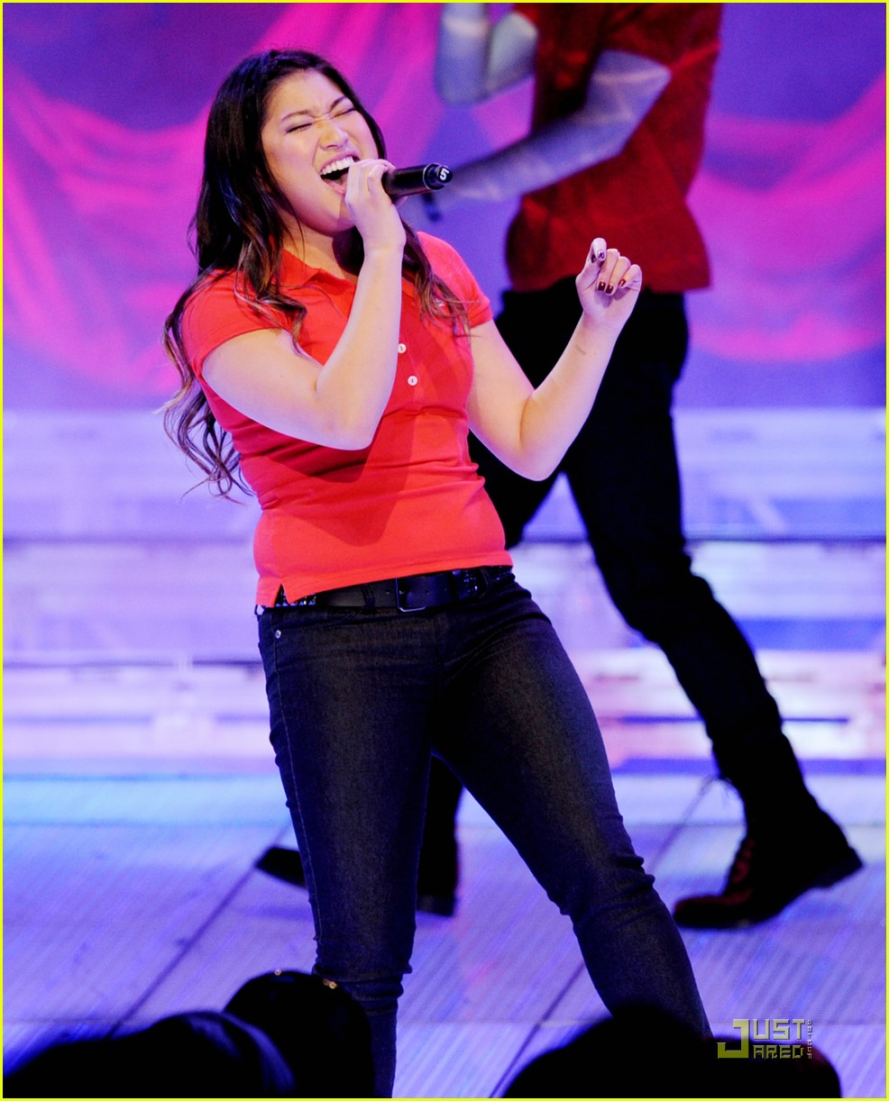 Lea Michele: Glee Tour Hits Los Angeles!: Photo 2548105 | Glee, Lea ...