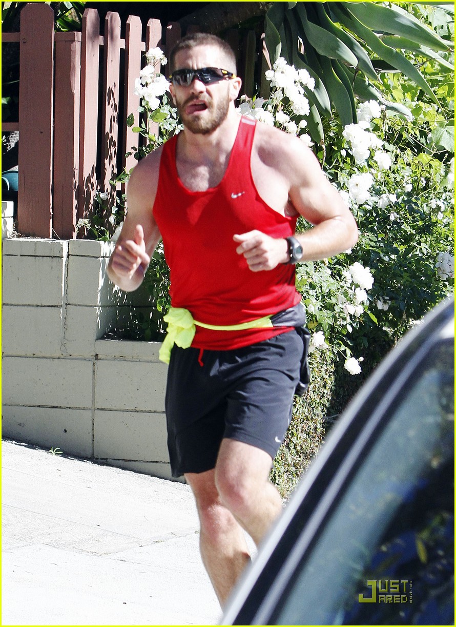 Jake Gyllenhaal: Bulging Biceps!: Photo 2548192 | Jake Gyllenhaal ...