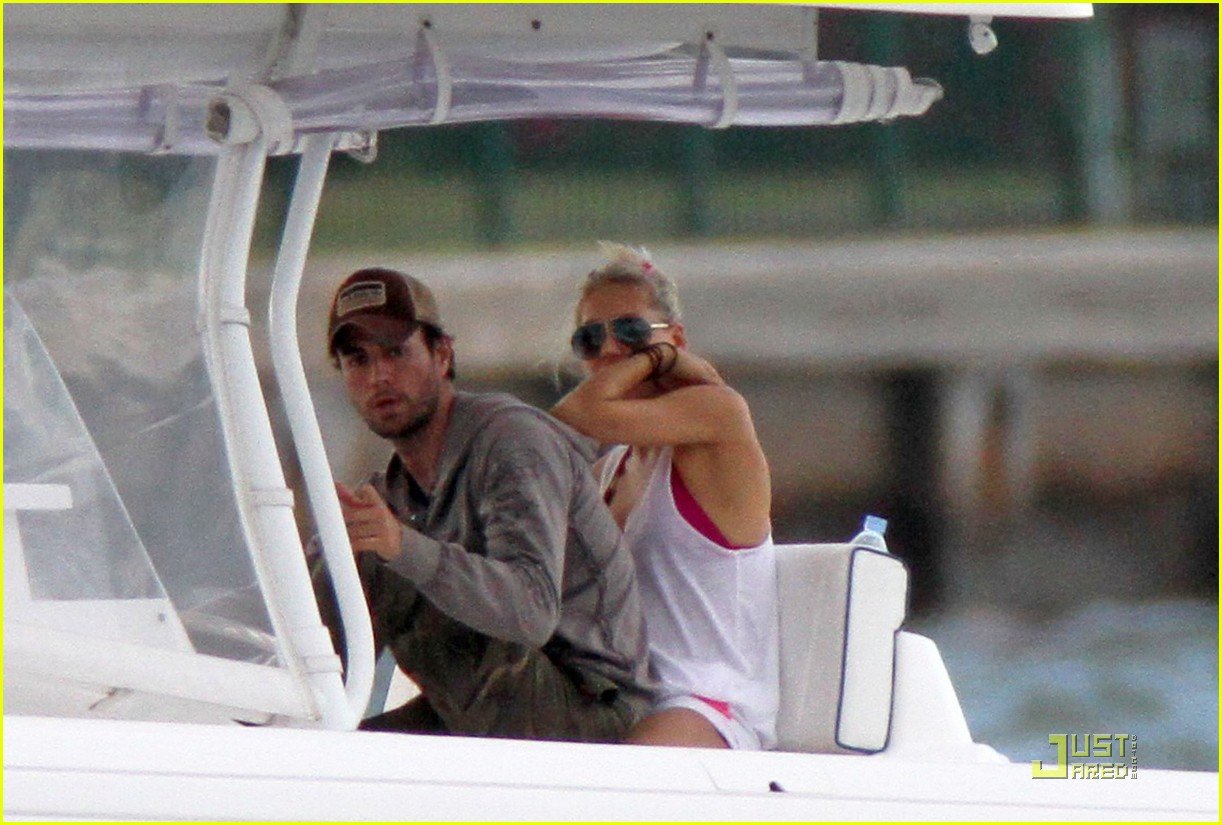 Enrique Iglesias & Anna Kournikova: Miami Boat Ride!: Photo 2548163 ...