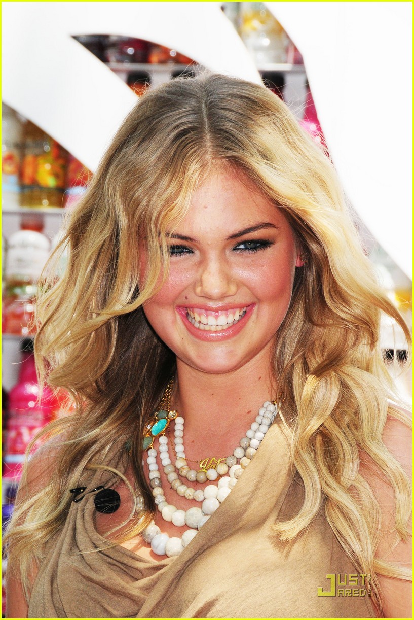 Kate Upton: Model Milking a Cow!: Photo 2547608 | Bikini, Erin ...