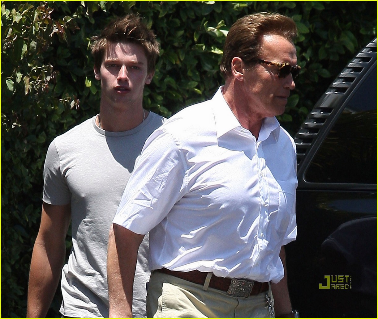 Arnold Schwarzenegger & Patrick: Father-Son Time: Photo 2548877 | 00 ...