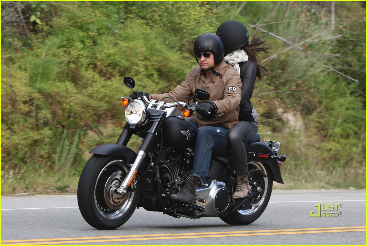 Gerard Butler: Motorcycle Ride with Jessica Biel!: Photo 2550063 ...