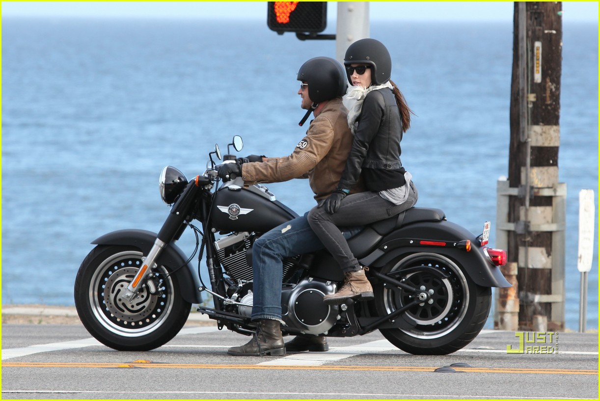 Gerard Butler: Motorcycle Ride with Jessica Biel!: Photo 2550066 ...
