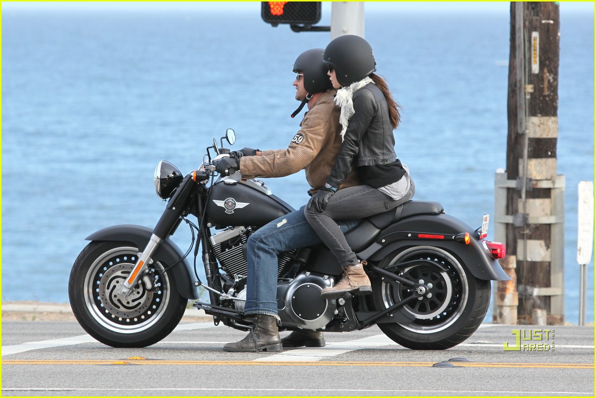 Gerard Butler: Motorcycle Ride with Jessica Biel!: Photo 2550069 ...