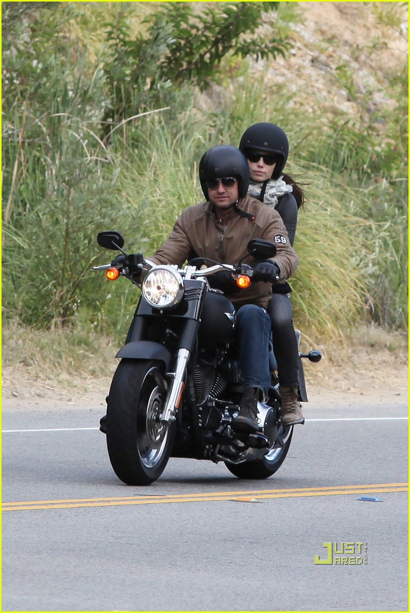 Gerard Butler: Motorcycle Ride with Jessica Biel!: Photo 2550079 ...