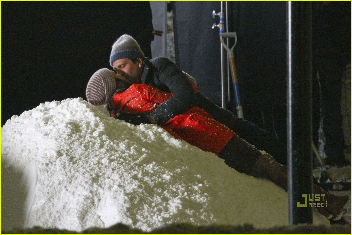 Emily Blunt & Jason Segel: Kiss Kiss!: Photo 2552104 | Emily Blunt ...