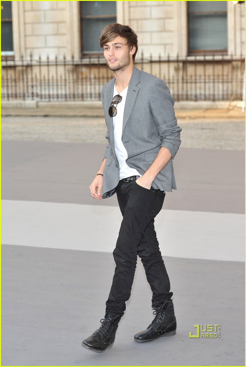 Douglas Booth & Chloe Moretz: Royal Academy Summer Exhibition!: Photo ...