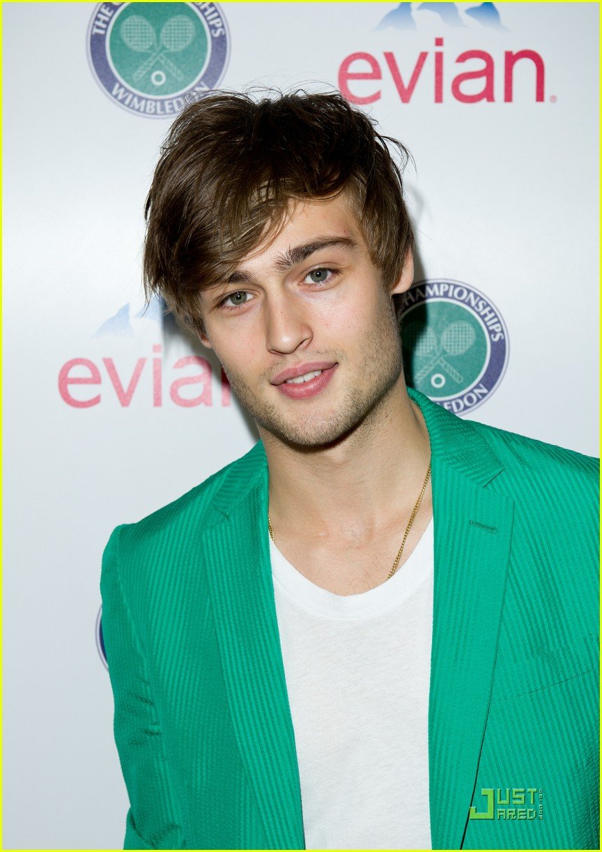 Douglas Booth: 'Romeo and Juliet' with Hailee Steinfeld!: Photo 2554521 ...