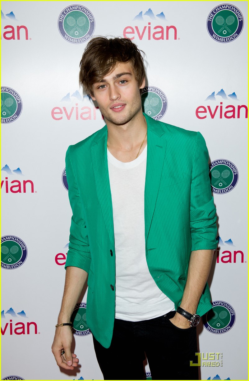 Douglas Booth: 'Romeo and Juliet' with Hailee Steinfeld!: Photo 2554523 ...