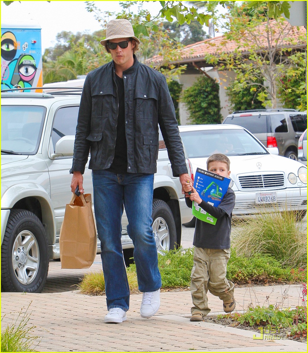 Gisele Bundchen & Tom Brady: Father's Day at Taverna Tony!: Photo ...