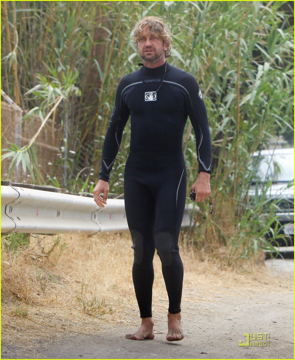 Gerard Butler: Wetsuit & Waves!: Photo 2555201 | Gerard Butler Photos ...
