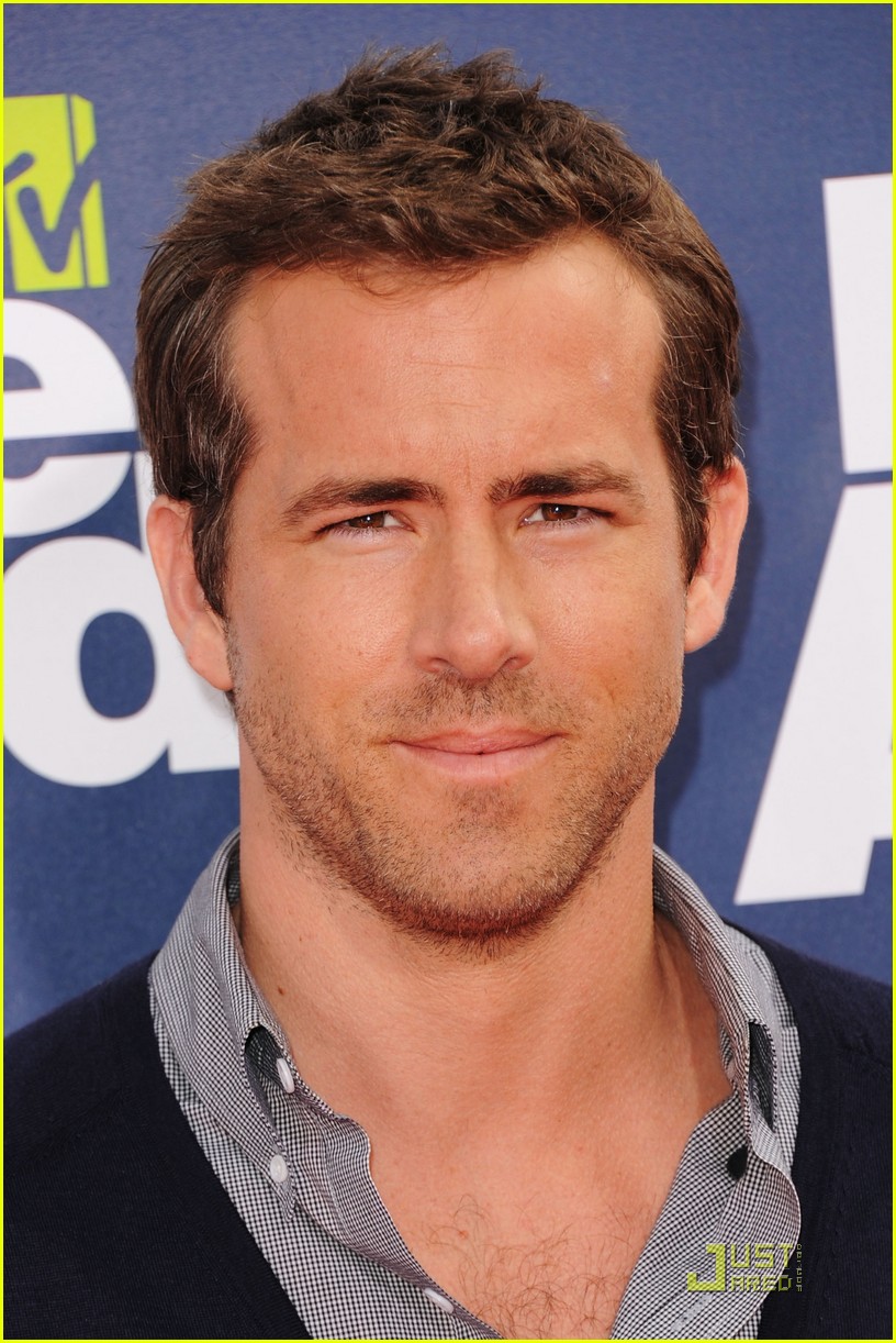 Andrew Garfield & Ryan Reynolds - MTV Movie Awards 2011: Photo 2549804 ...