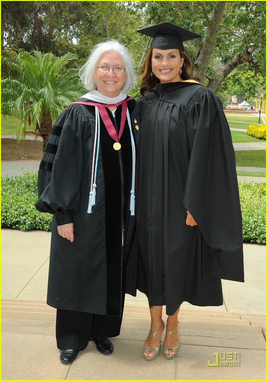 Mariska Hargitay: UCLA Commencement Speaker!: Photo 2551372 | Mariska ...