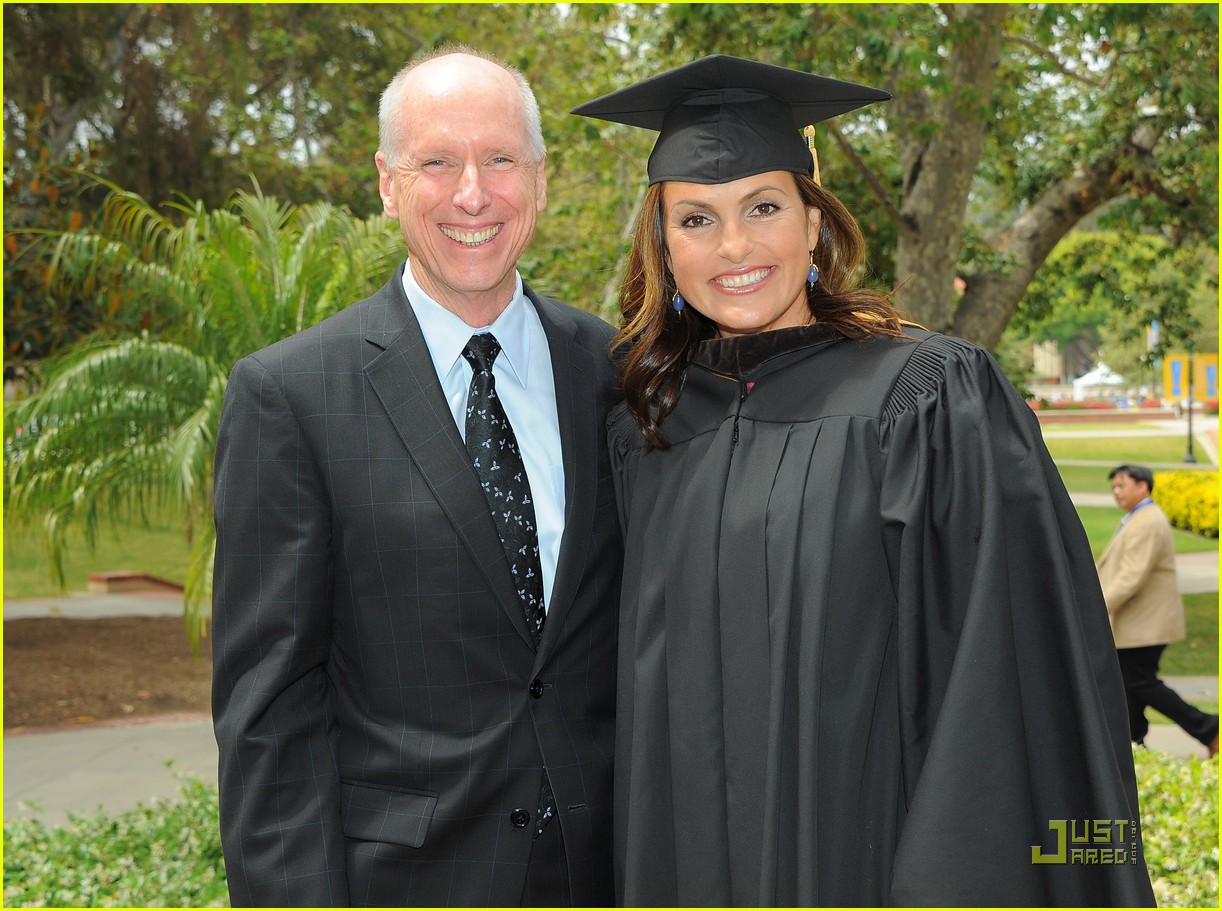 Mariska Hargitay: UCLA Commencement Speaker!: Photo 2551377 | Mariska ...