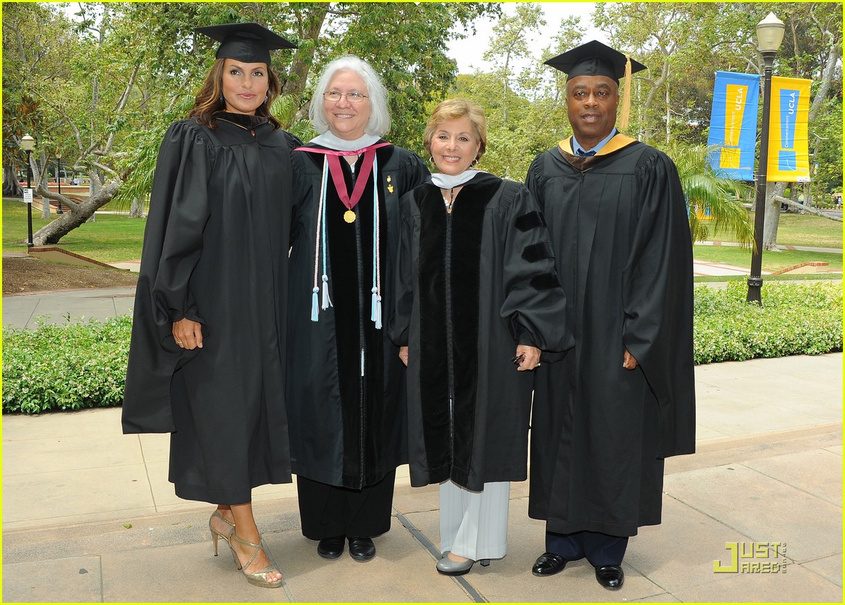 Mariska Hargitay: UCLA Commencement Speaker!: Photo 2551380 | Mariska ...