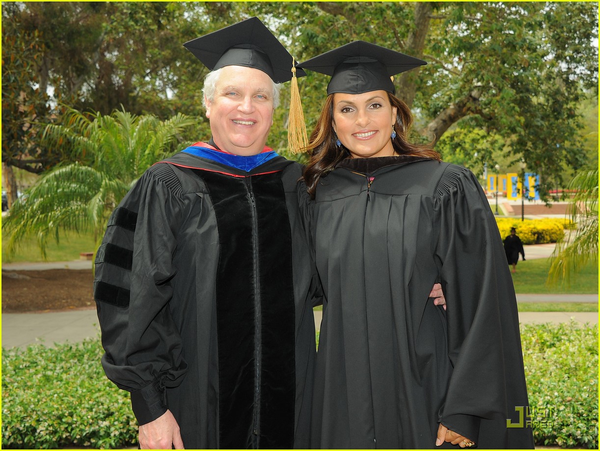 Mariska Hargitay: UCLA Commencement Speaker!: Photo 2551381 | Mariska ...