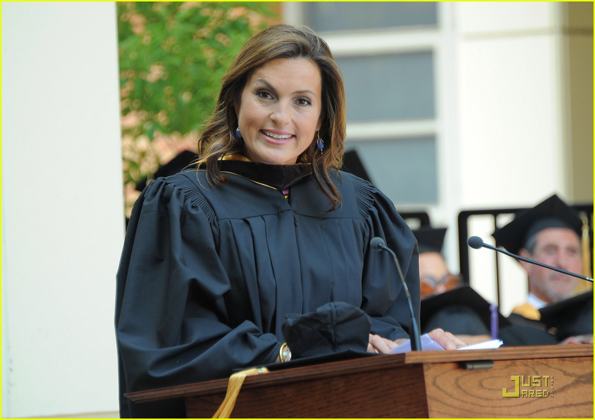 Mariska Hargitay: UCLA Commencement Speaker!: Photo 2551383 | Mariska ...