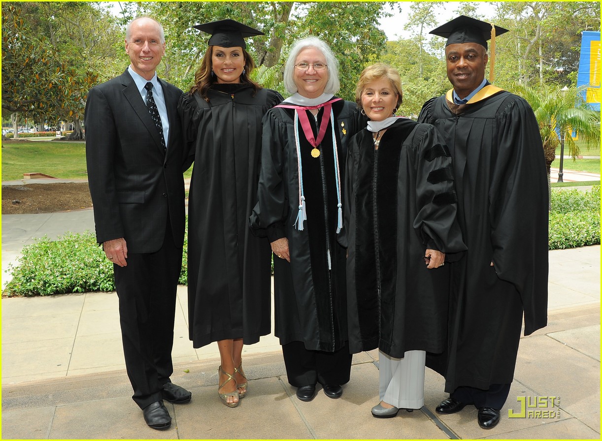 Mariska Hargitay: UCLA Commencement Speaker!: Photo 2551384 | Mariska ...