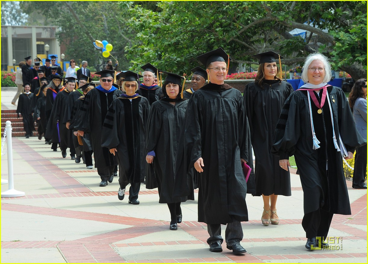 Mariska Hargitay: UCLA Commencement Speaker!: Photo 2551386 | Mariska ...