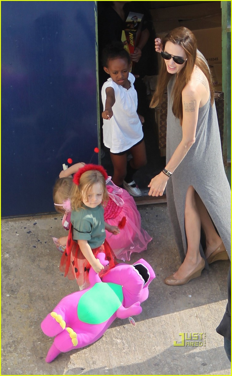 Angelina Jolie: Malta with the Jolie-Pitt Kids!: Photo 2552581 ...